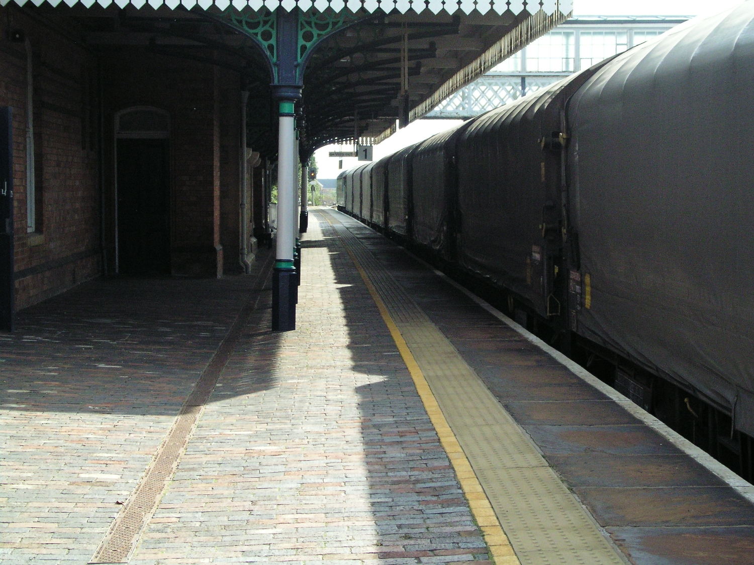 Revolution Trains offers IHA-F Sfhimms wagons in 00 and N - Revolution ...