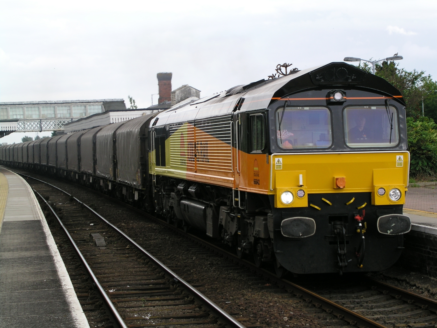Revolution Trains offers IHA-F Sfhimms wagons in 00 and N - Revolution ...