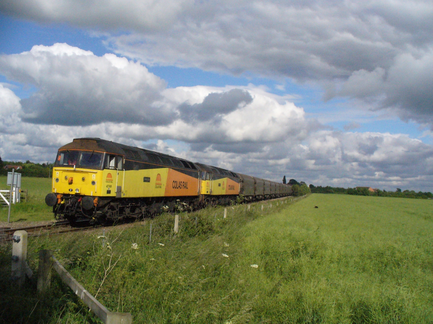 Revolution Trains offers IHA-F Sfhimms wagons in 00 and N - Revolution ...