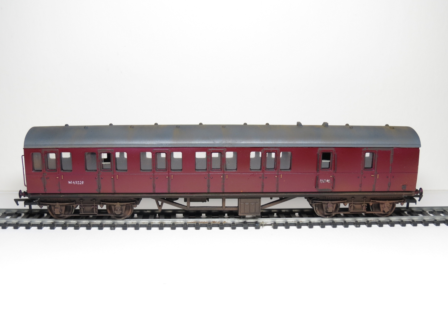 Improving Triang suburban coaches - Modifying & Detailing RTR stock - RMweb