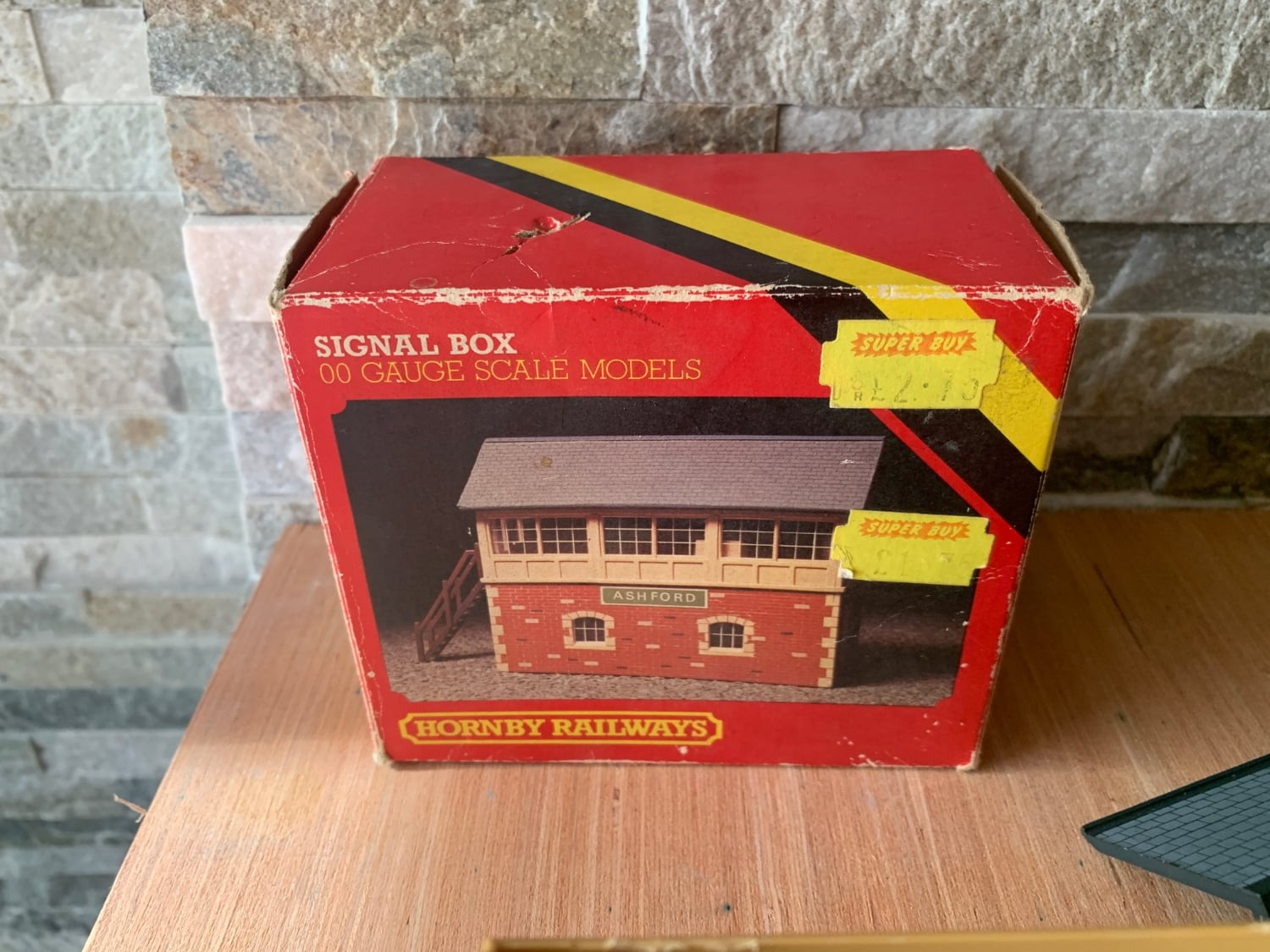What can we do with an old Hornby signal box - Kitbuilding ...