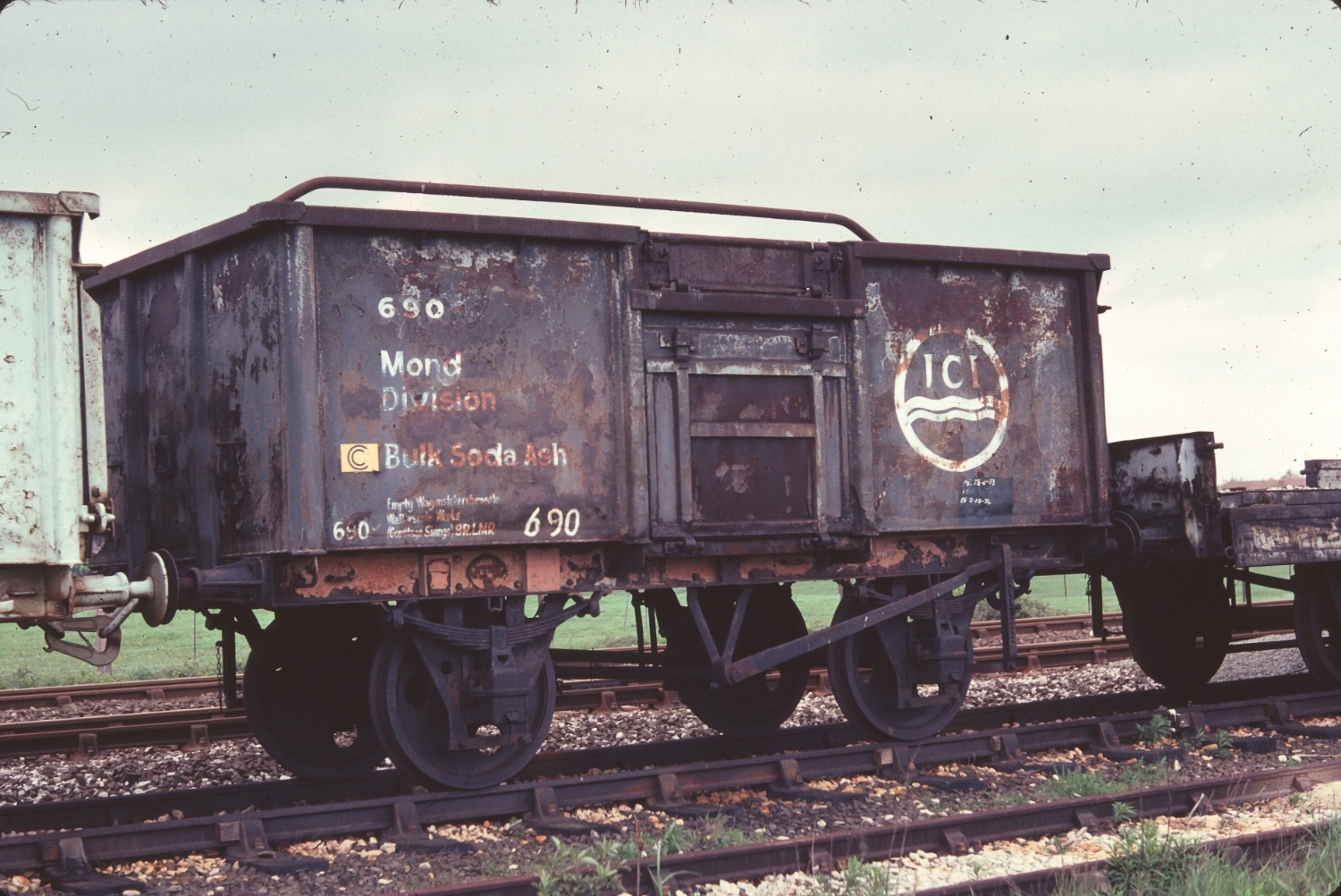 Accurascale Does a POO! ICI Soda Ash Wagons Are Latest Exclusives ...