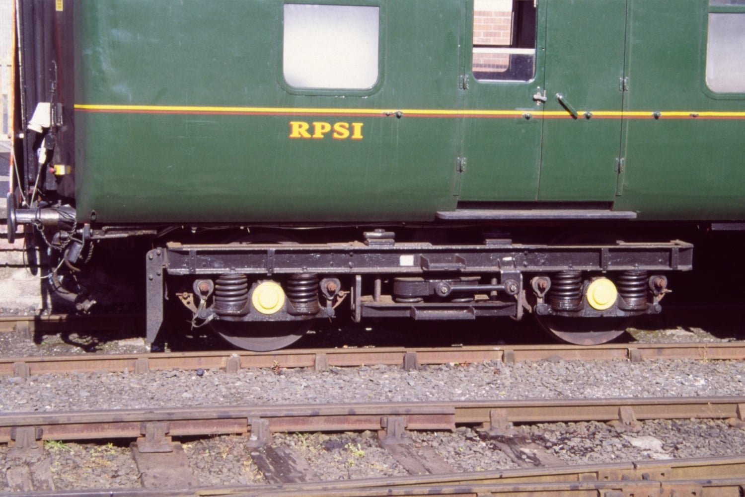 Differences between BR B4 and B5 bogies. - UK Prototype Questions - RMweb
