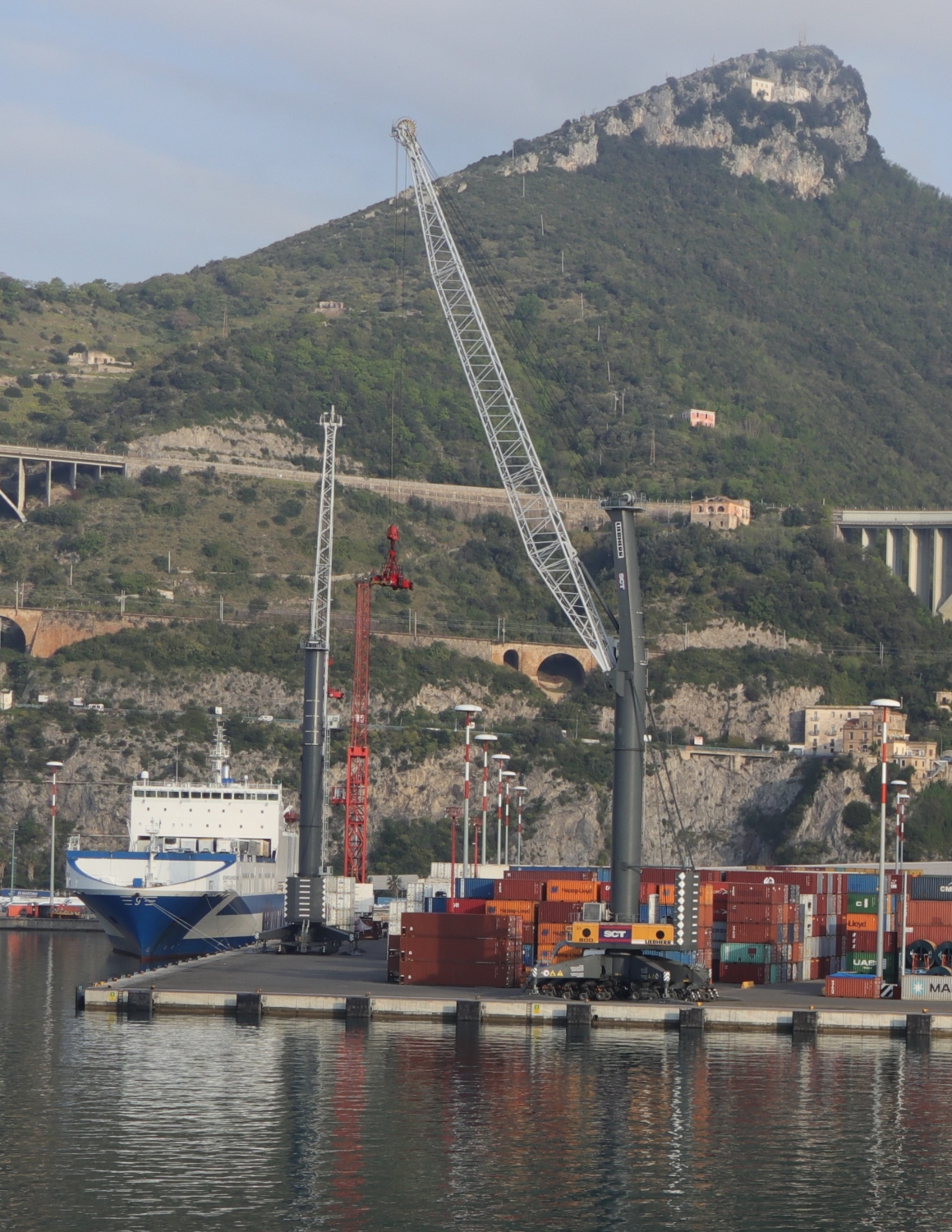 Modern dockside crane - Scenery, Structures & Transport - RMweb