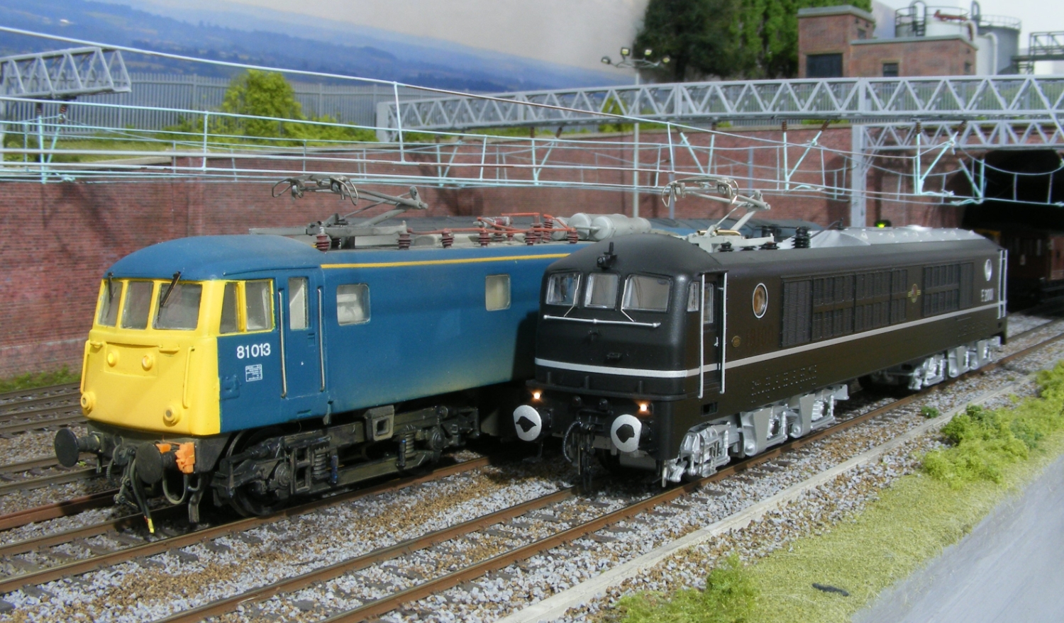 Wanted - pantograph for E2001 - Heljan - RMweb