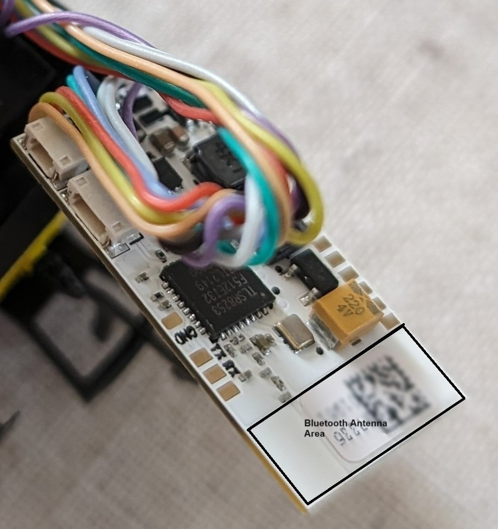 Fitting a Hornby 8 pin HM7000 sound decoder to a Bachmann Class 08 ...