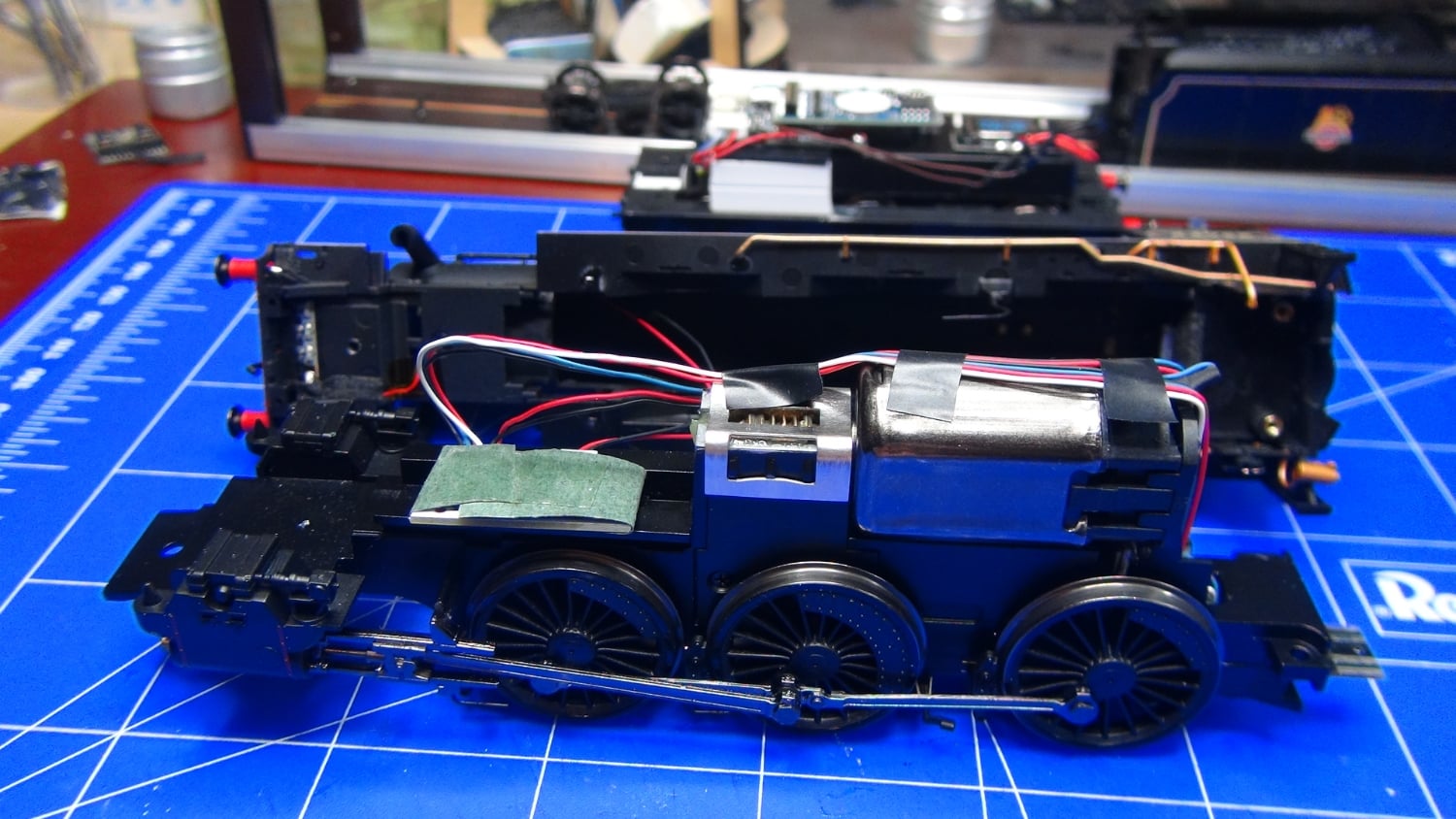 Fitting Sound and modifying lighting to New Hornby Black 5 - DCC Sound ...