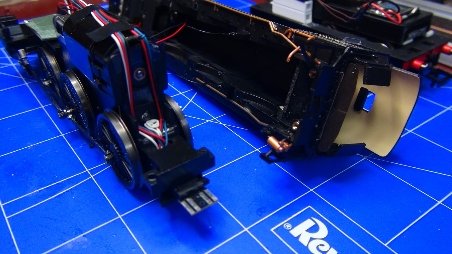 Fitting Sound and modifying lighting to New Hornby Black 5 - DCC Sound ...