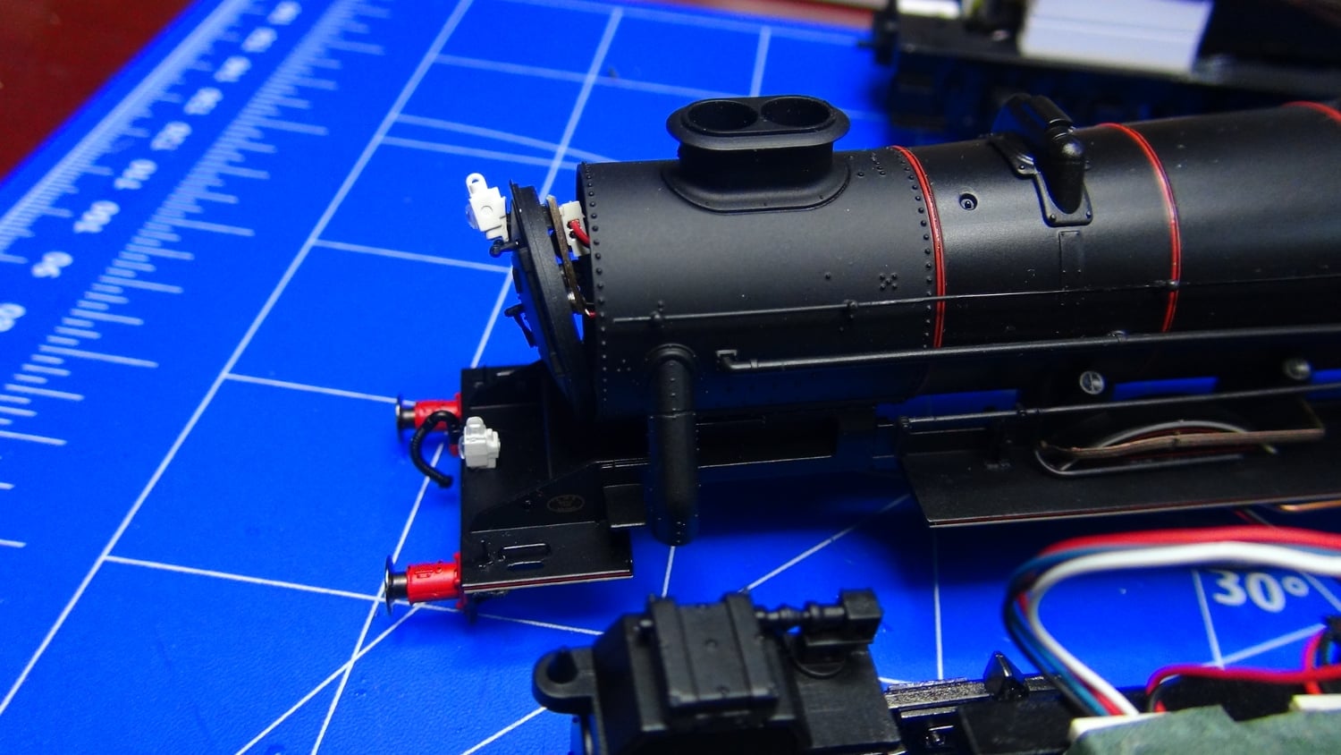 Fitting Sound and modifying lighting to New Hornby Black 5 - DCC Sound ...