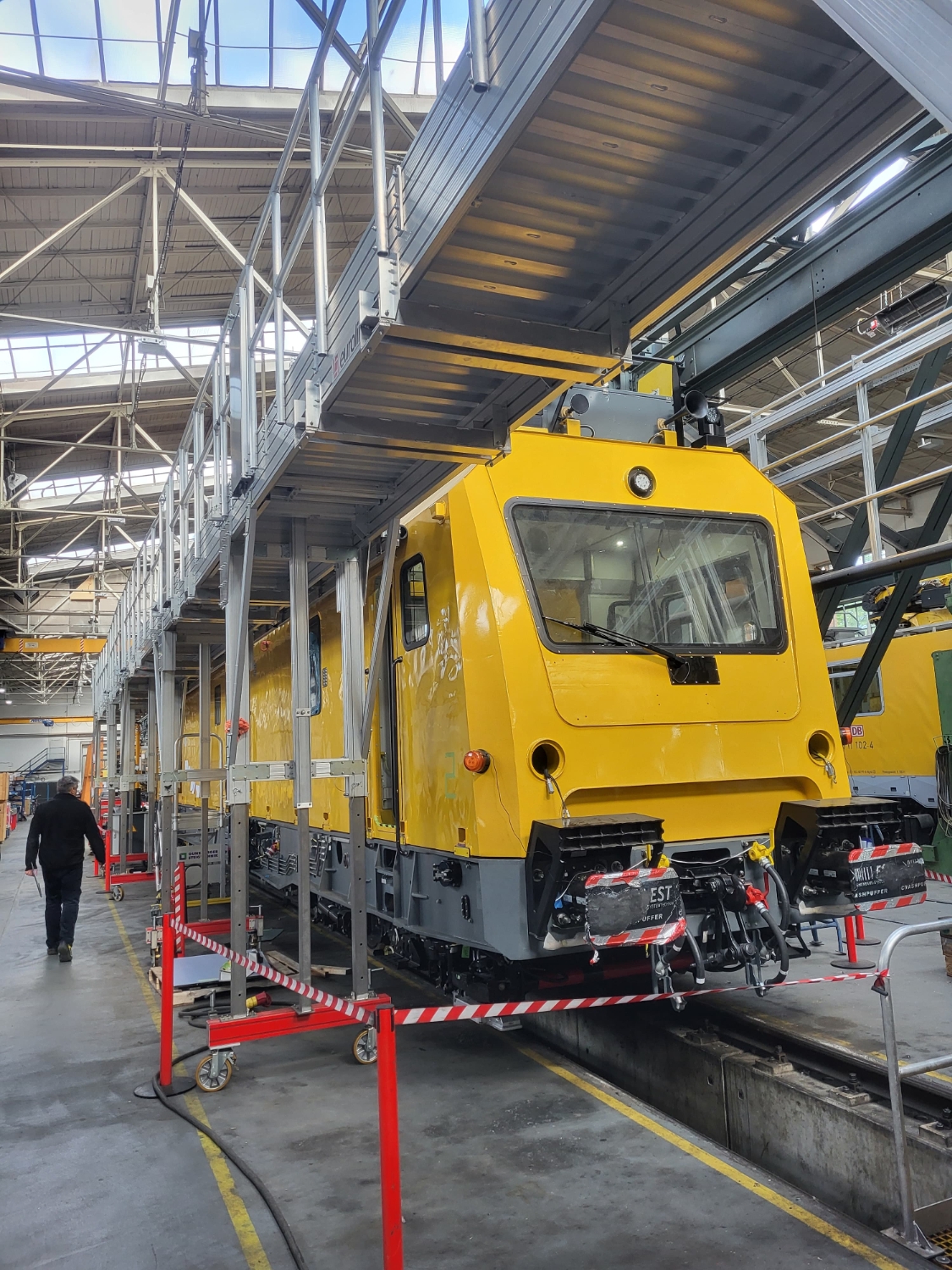 New Deutsche Bahn maintenance vehicle - German Railways 🇩🇪 - RMweb