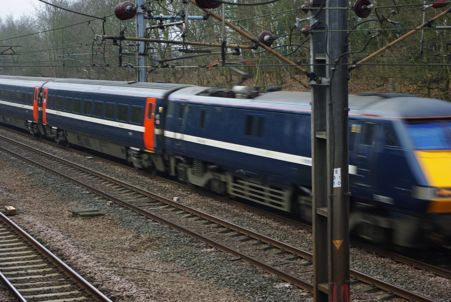 WCML Mk1 Neutral section photos - Electrification - RMweb