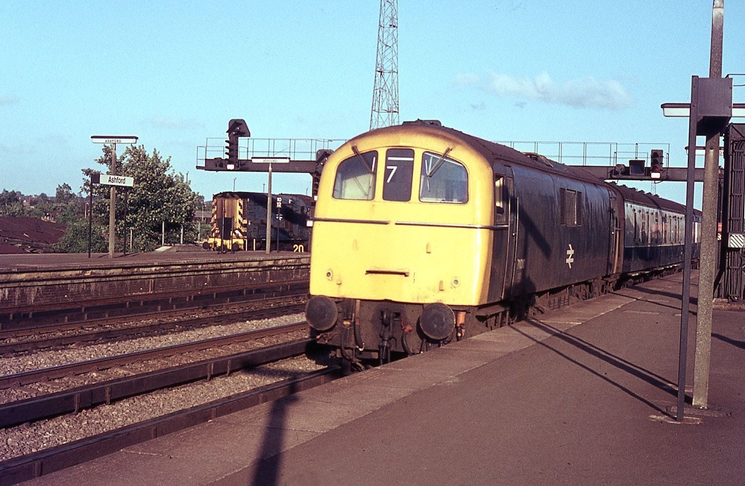 Coach identification Southern Region 1975 - UK Prototype Questions - RMweb