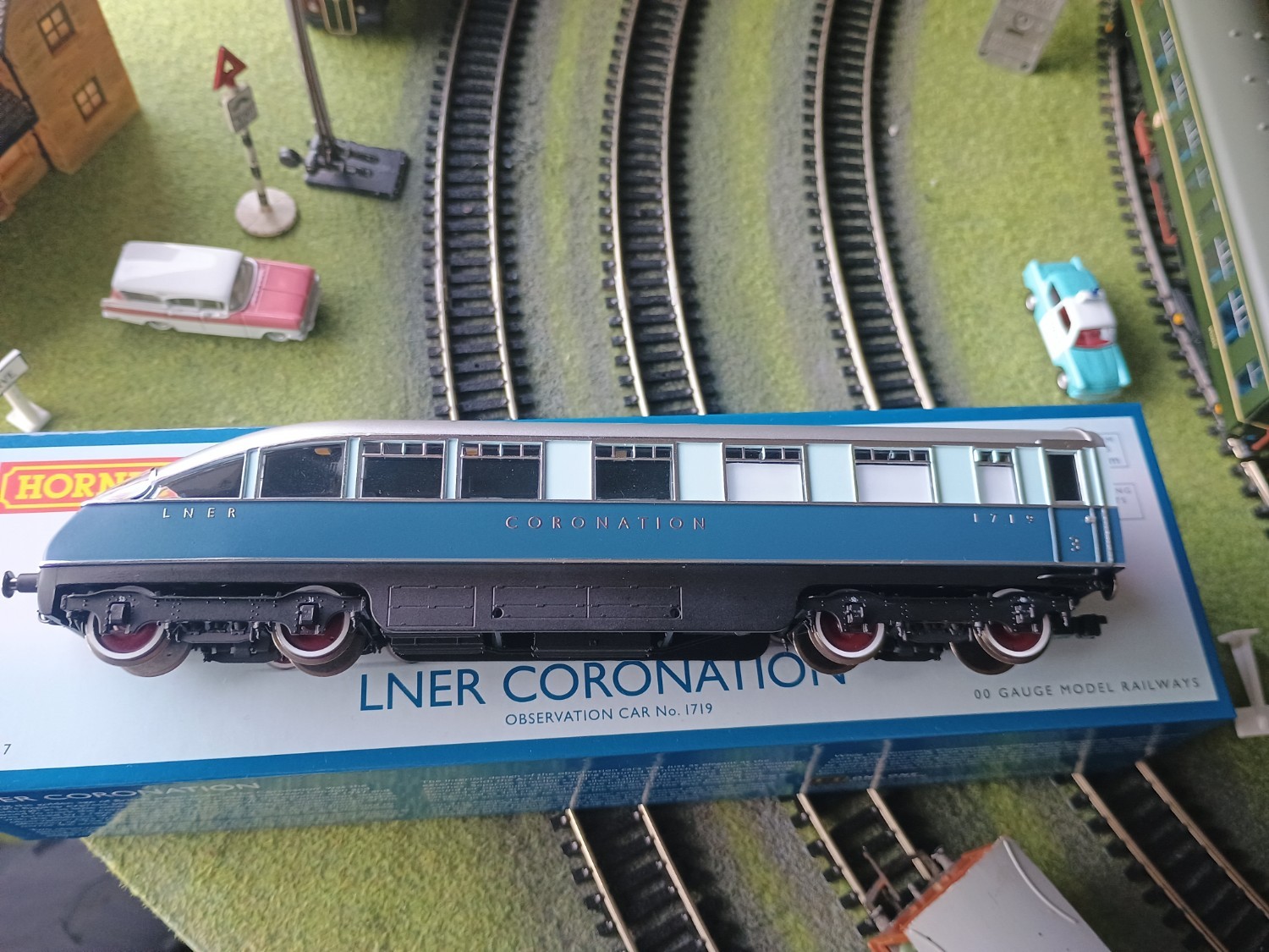 LNER Coronation Stock - Page 19 - Hornby - RMweb