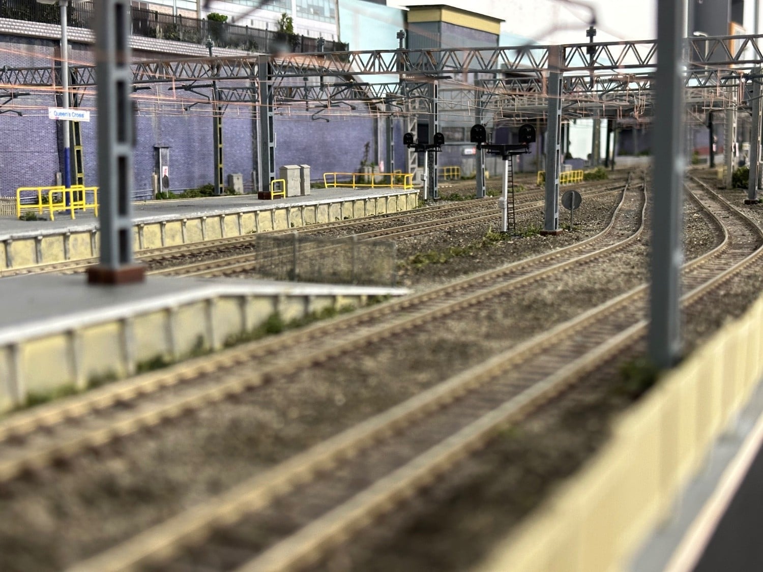This is Queens Cross - a WCML 00 Gauge modern era layout - Layout ...
