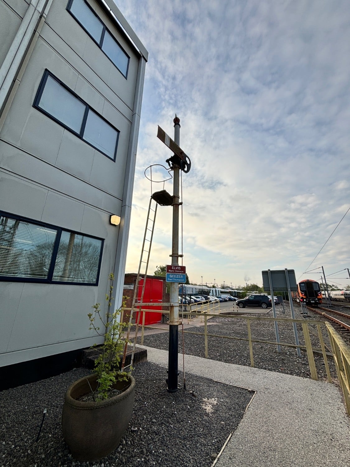 Western region semaphore signalling / WCML OHLE - UK Prototype ...