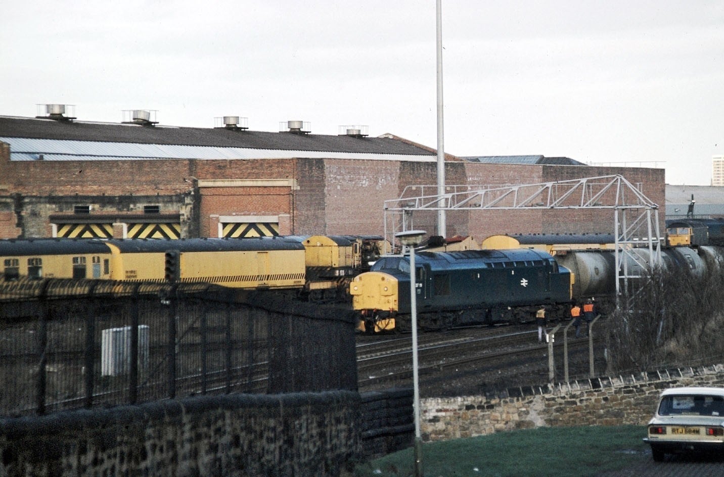 Gresley coach identification (BR departmental) - UK Prototype Questions ...