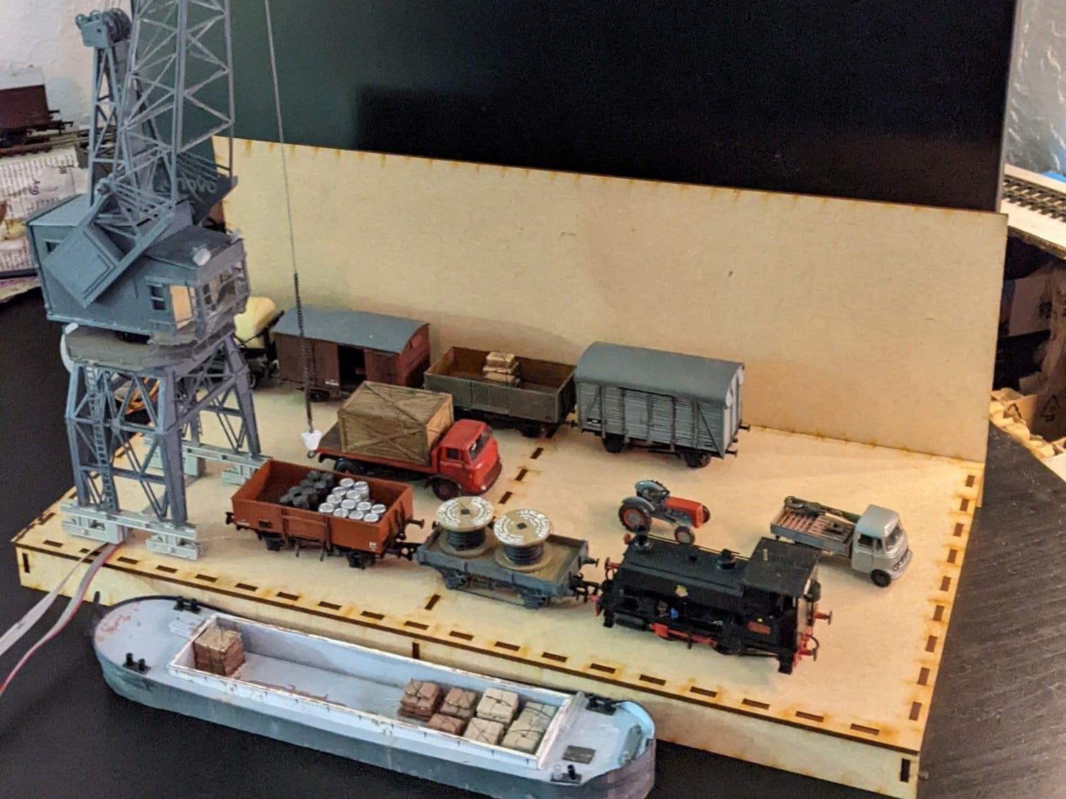 Princes Wharf - OO Gauge diorama with working dock crane - Boxfiles ...