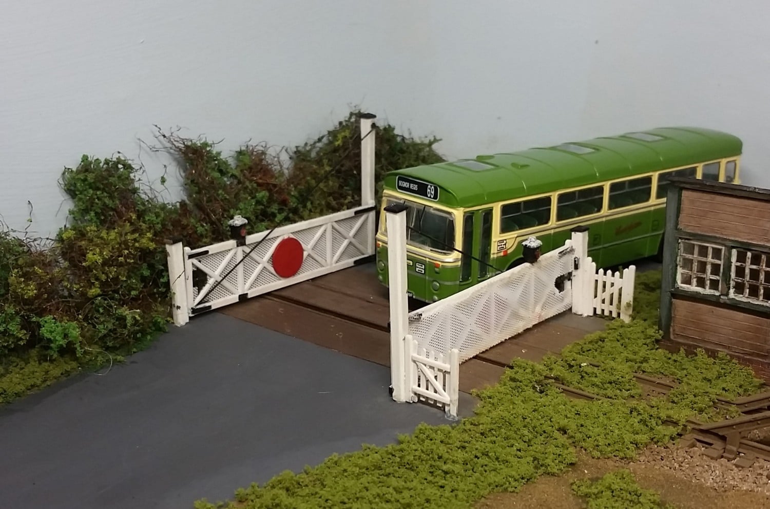 Level crossing gates - Modelling Questions, Help and Tips - RMweb