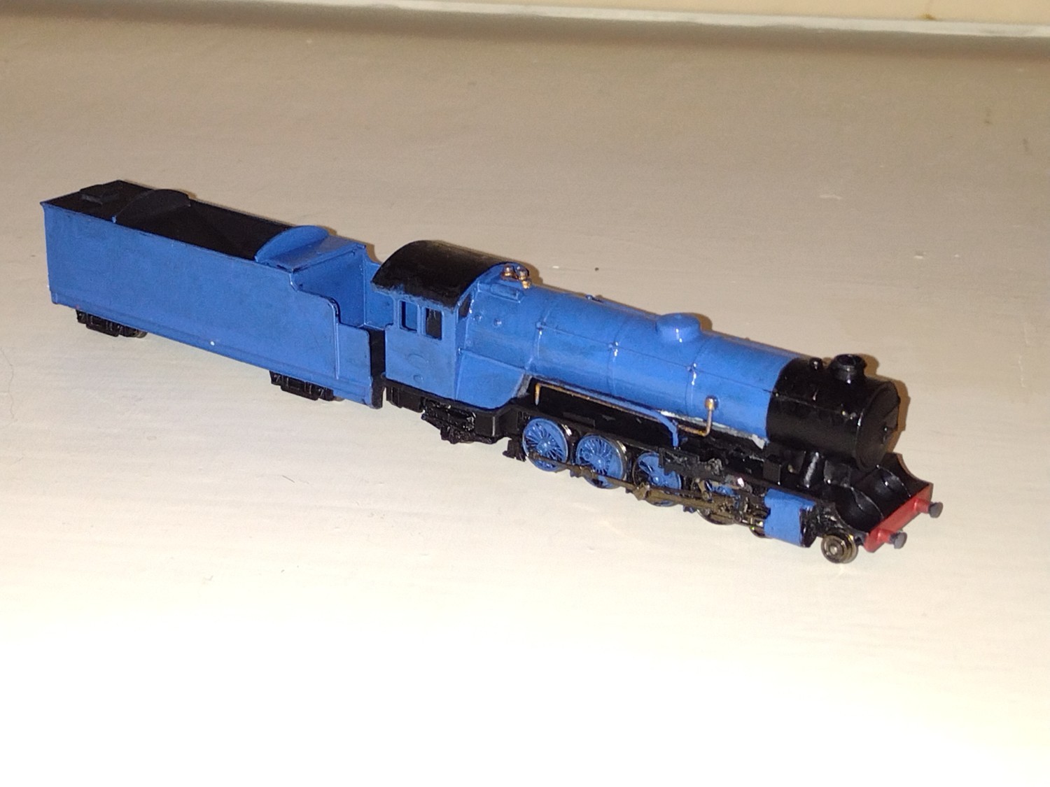 An RH&DR-inspired loco in O9 - progressing through the paint shop ...