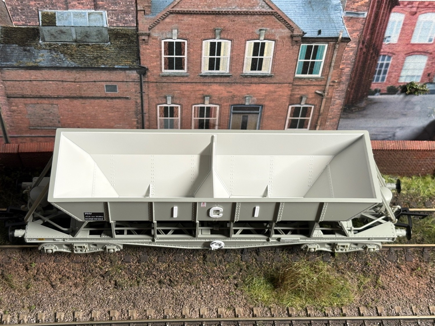 ICI Bogie Limestone Hoppers Return In OO/4mm Gauge!! - Page 8 ...