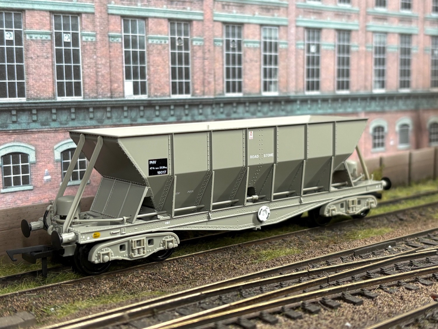 ICI Bogie Limestone Hoppers Return In OO/4mm Gauge!! - Page 8 ...