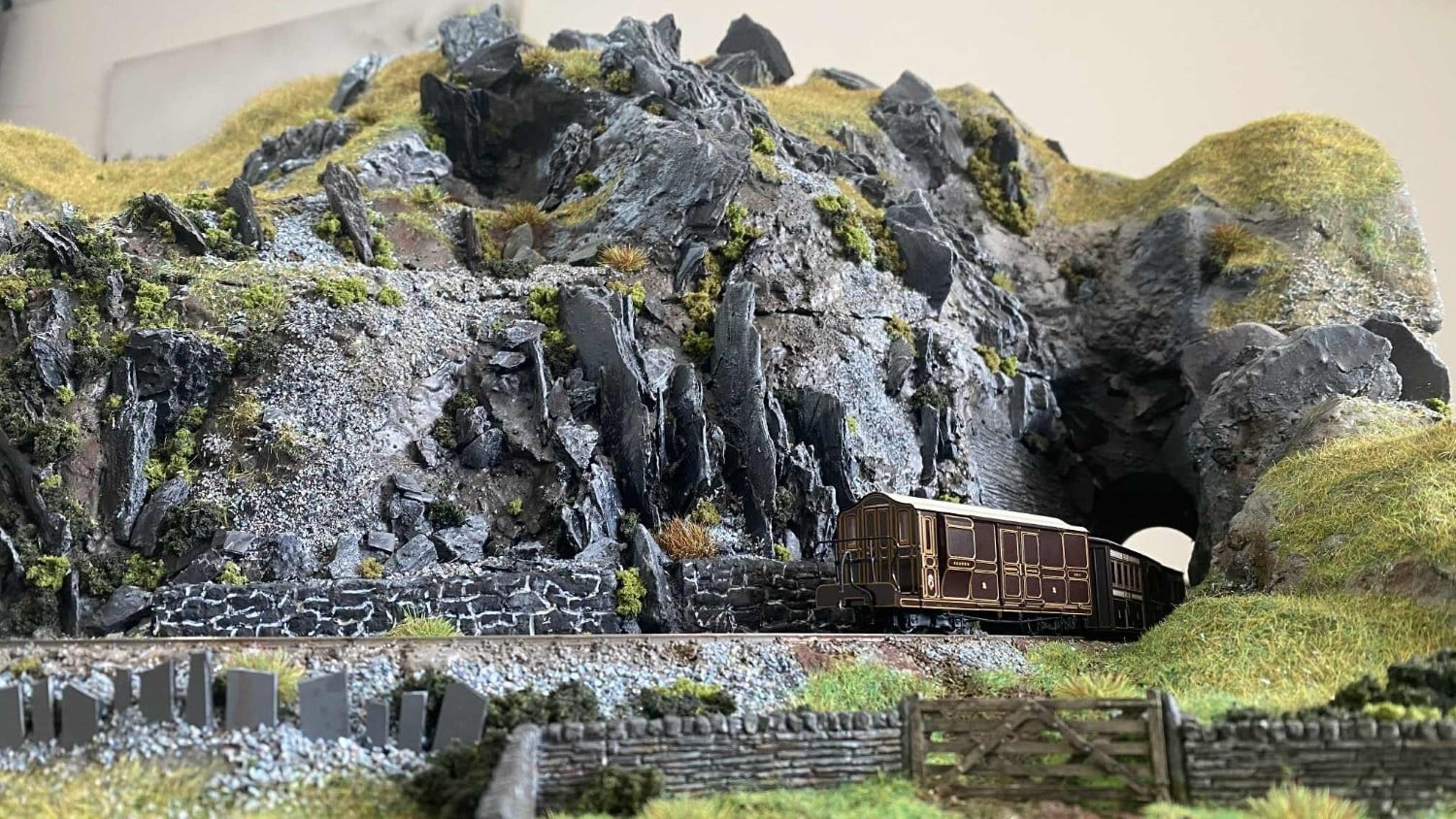 009 - Henchcliffe Halt - Layout topics - RMweb
