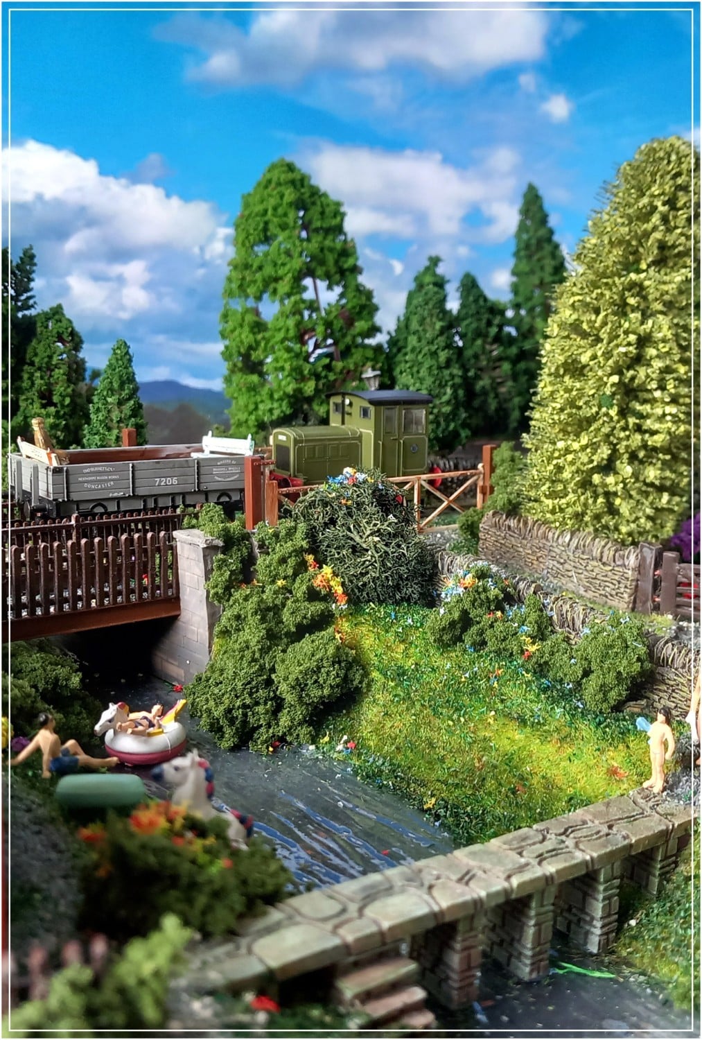 One Point, One Loco, One Wagon; His Lordship's Private Railway (00 ...