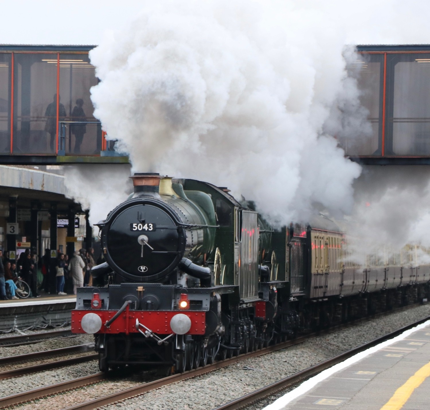 Why did the GWR never really need smoke deflectors on their big locos ...