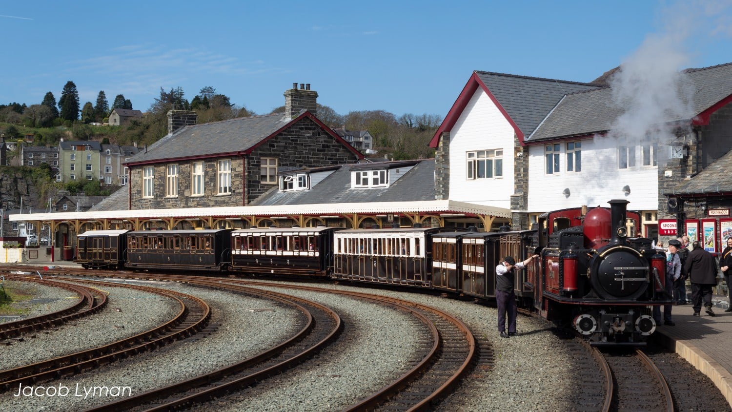Peco OO9 gauge Ffestiniog Railway Carriages (Bug Boxes, Quarrymans ...