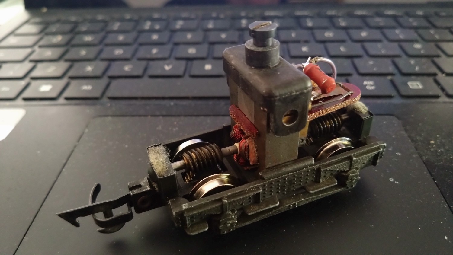 Triang Blue Pullman motor bogie replacement wheelsets - Modelling ...