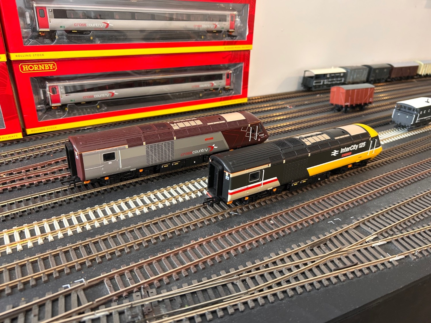 Hornby Magazine Cross Country HST and coaches - Marketplace: only Gold ...
