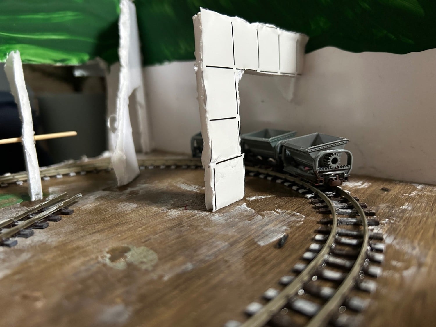 A Tighty Roundy- 009 Shelf layout - Modelling musings & miscellany - RMweb