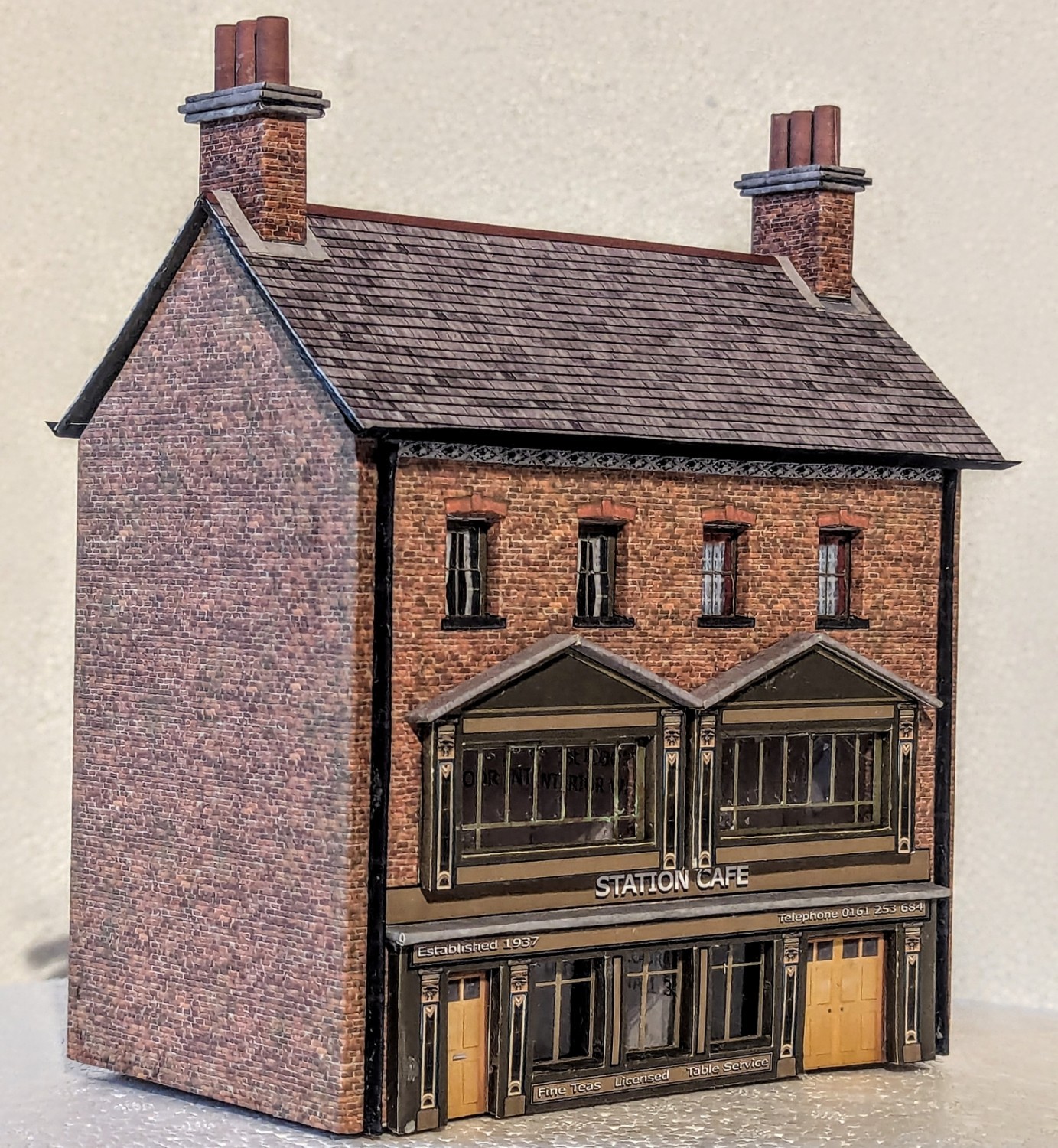 A new an exciting OO Gauge building for my high street at Denton ...