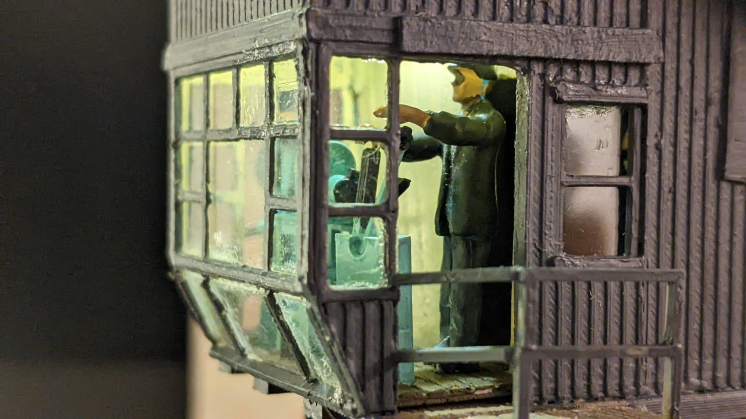 Princes Wharf - OO Gauge diorama with working dock crane - Page 2 ...
