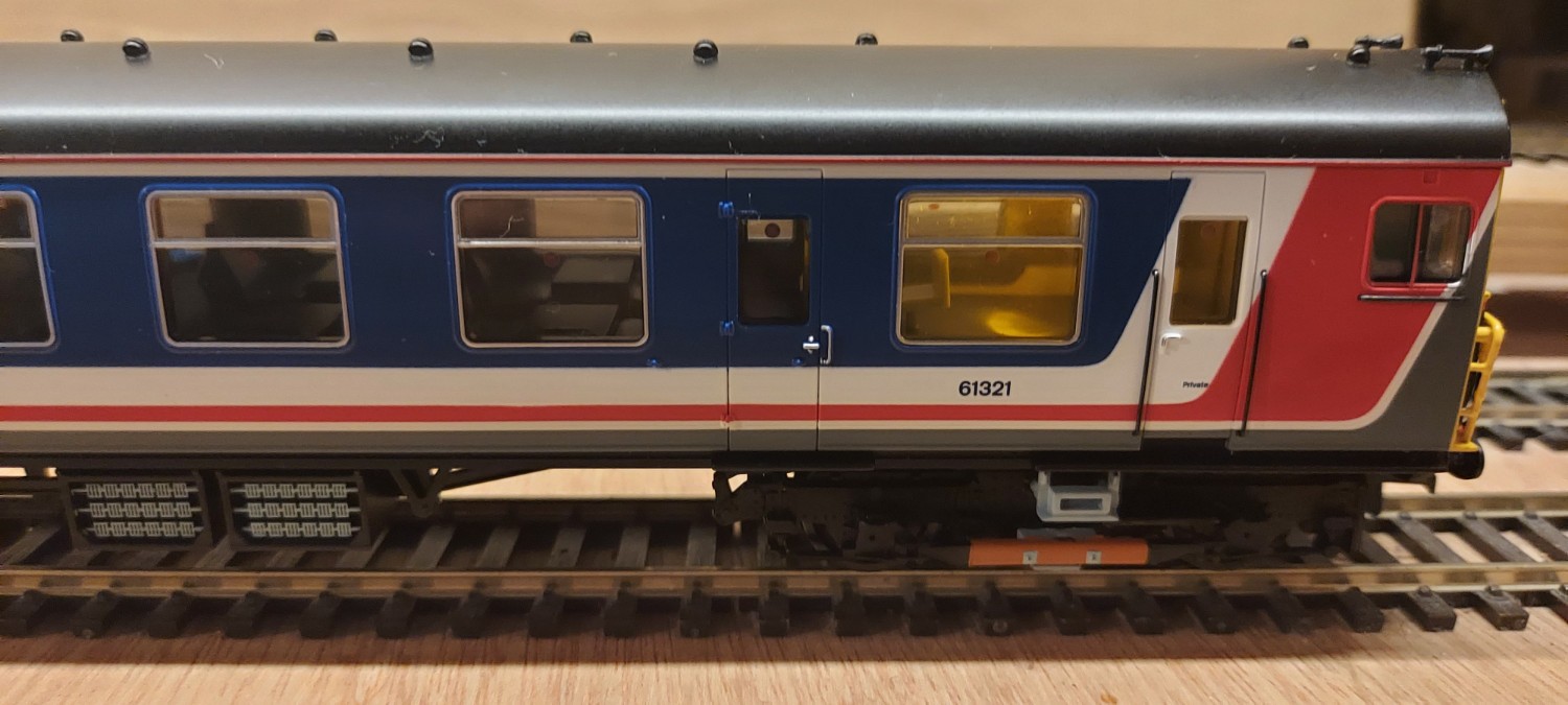 OO Gauge Class 411 CEP NSE livery DCC - Marketplace: only Gold ...