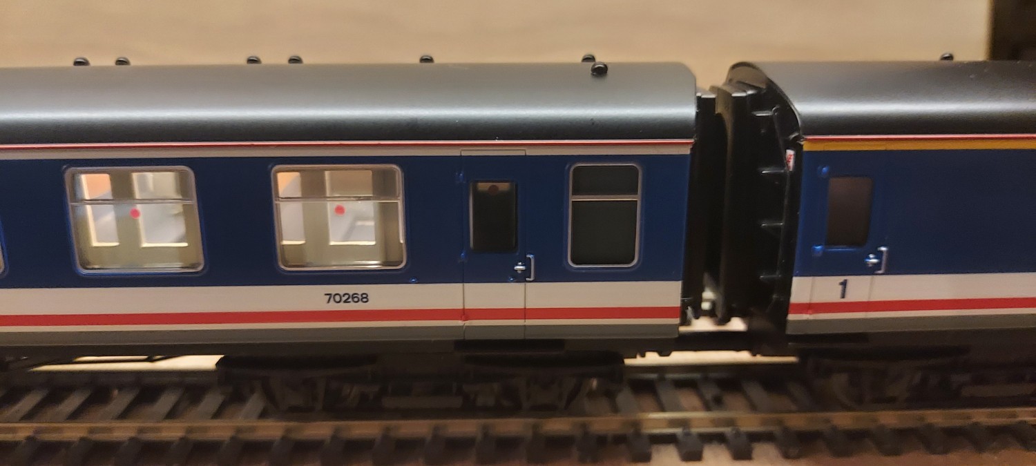 OO Gauge Class 411 CEP NSE livery DCC - Marketplace: only Gold ...