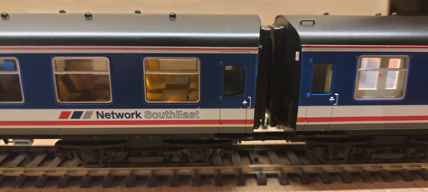 OO Gauge Class 411 CEP NSE livery DCC - Marketplace: only Gold ...