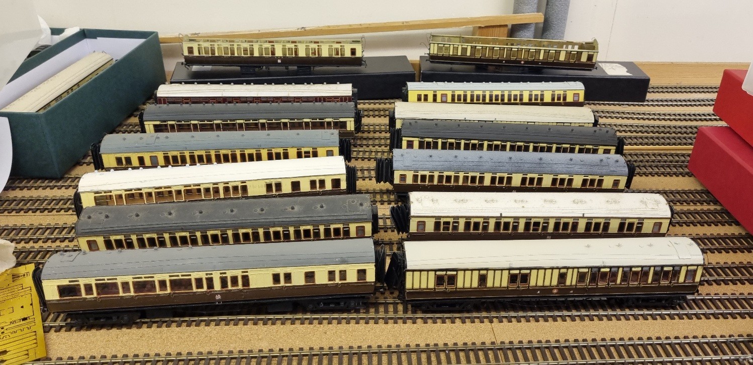 OO Gauge GWR Toplight Mainline & City Coaches announced - Dapol - RMweb