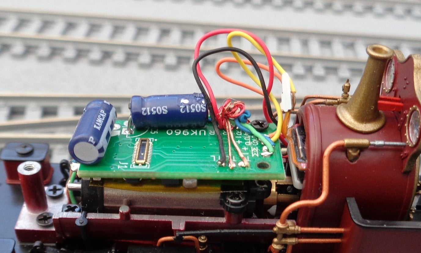 Fitting ESU LokPilot Nano E24 to Rapido Manning Wardle L Class - DCC ...