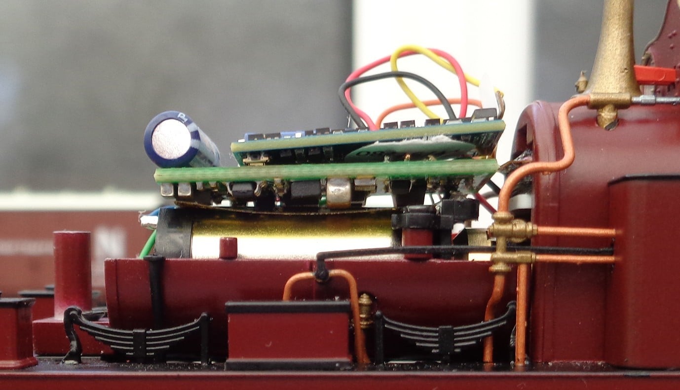 Fitting ESU LokPilot Nano E24 to Rapido Manning Wardle L Class - DCC ...